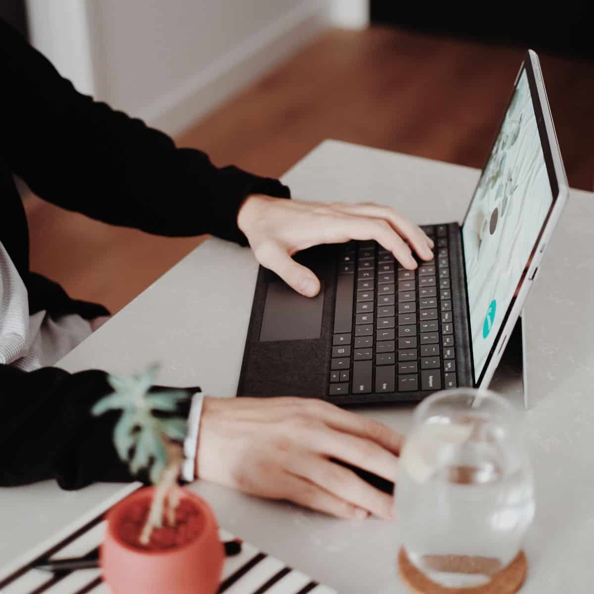 12 Ways to Make Extra Money With Your 9-5 Job - Oh Happy Joy!